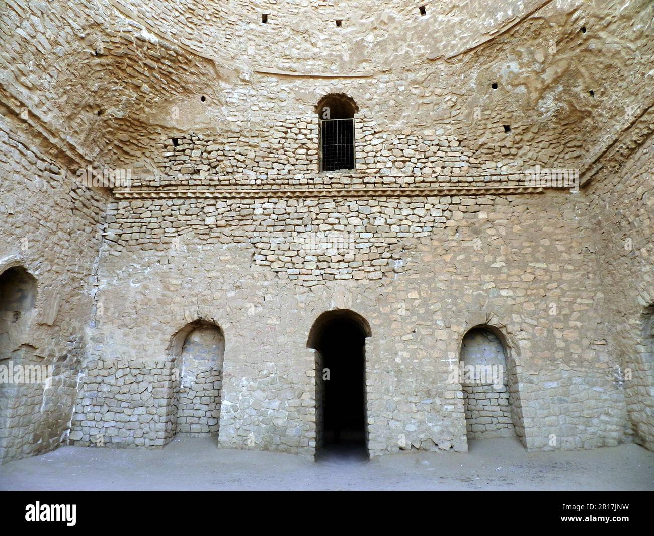 Iran, Firuz Abad: Dezh-e Ardashir Papakan (Palace of Ardashir Papakan ...