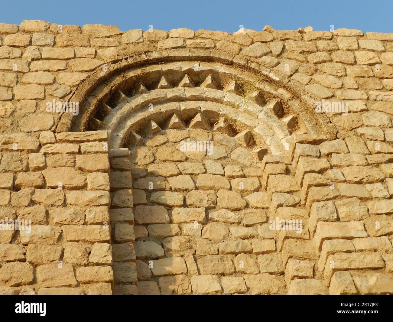 Iran, Firuz Abad: Dezh-e Ardashir Papakan (Palace of Ardashir Papakan ...