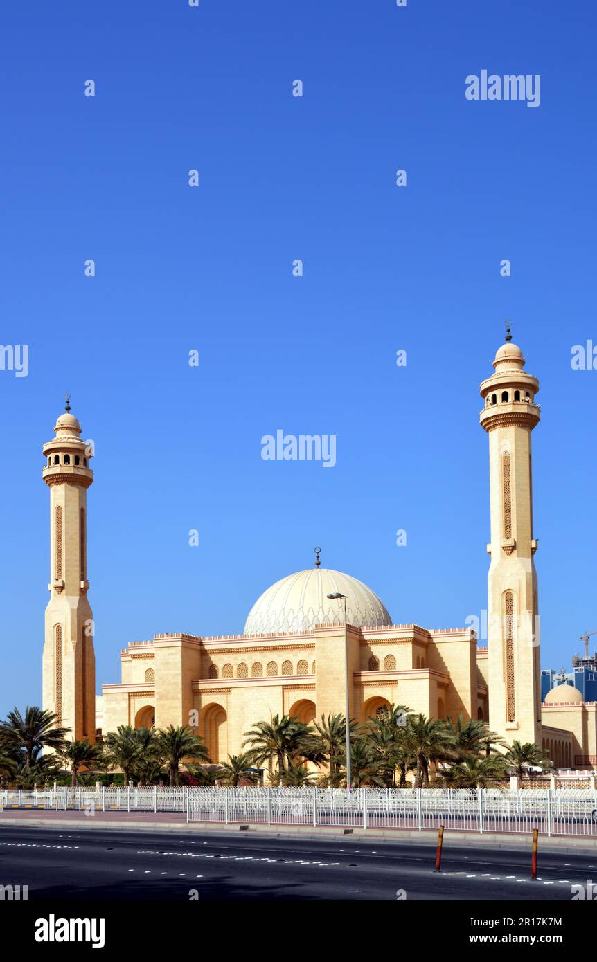 Bahrain, Manama: Al Fateh Grand Mosque, the largest in the country ...