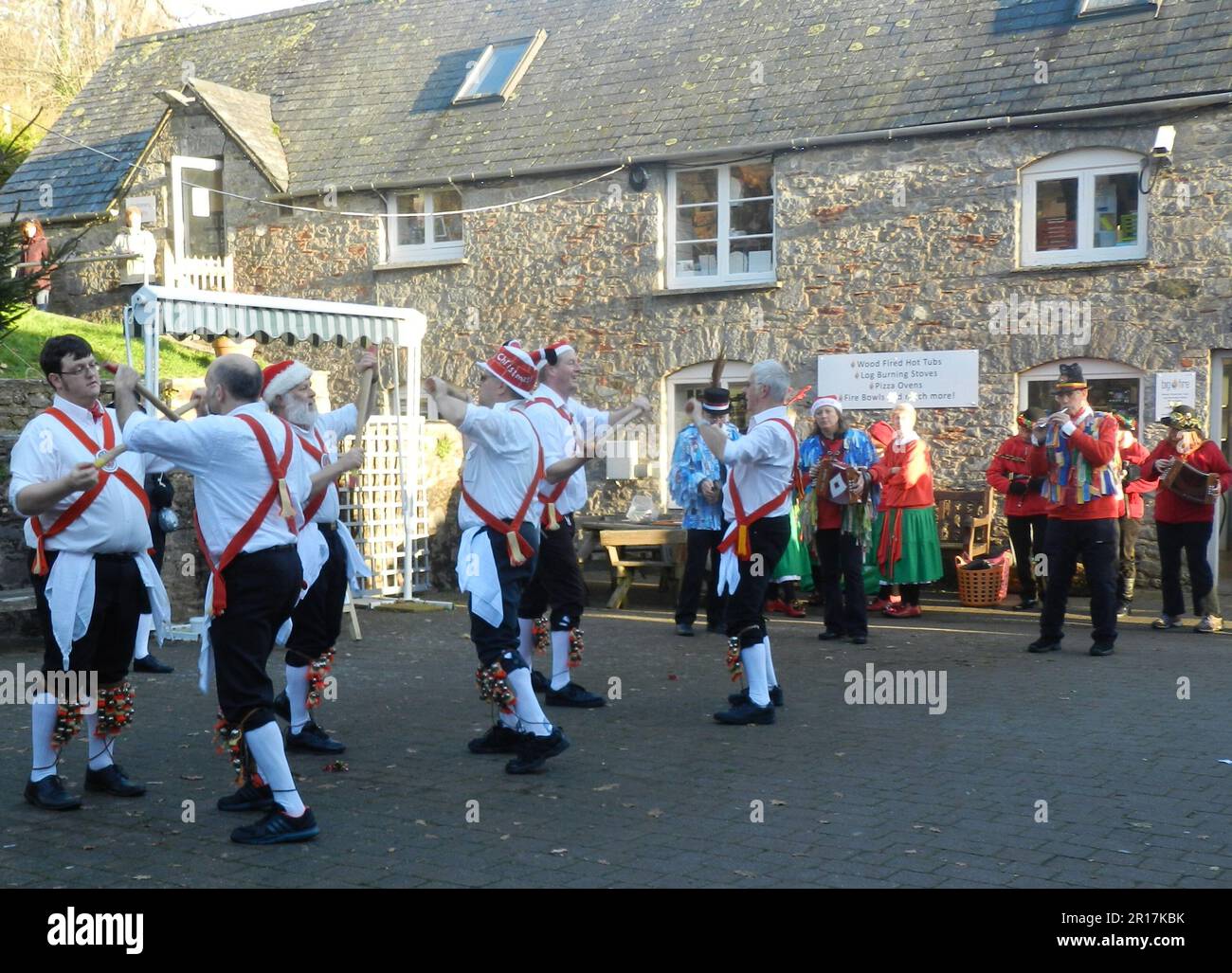 Morris dancers devon hi-res stock photography and images - Alamy