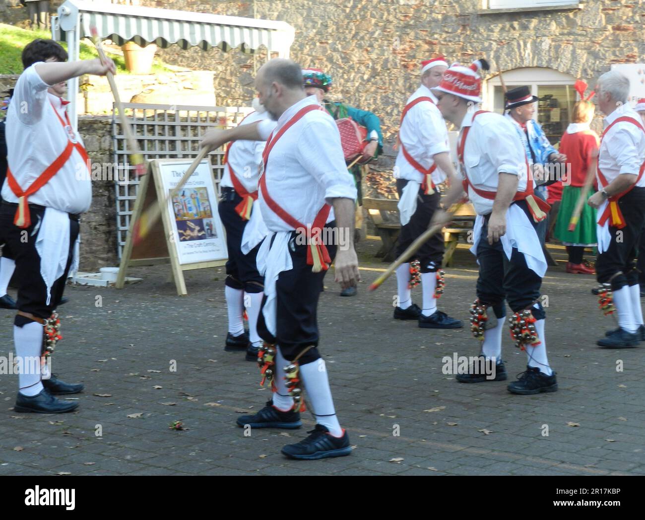 Morris dancers devon hi-res stock photography and images - Alamy