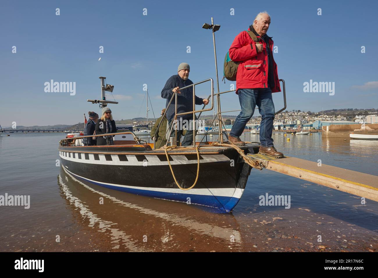 Boat docking people disembarking beach hi-res stock photography and ...