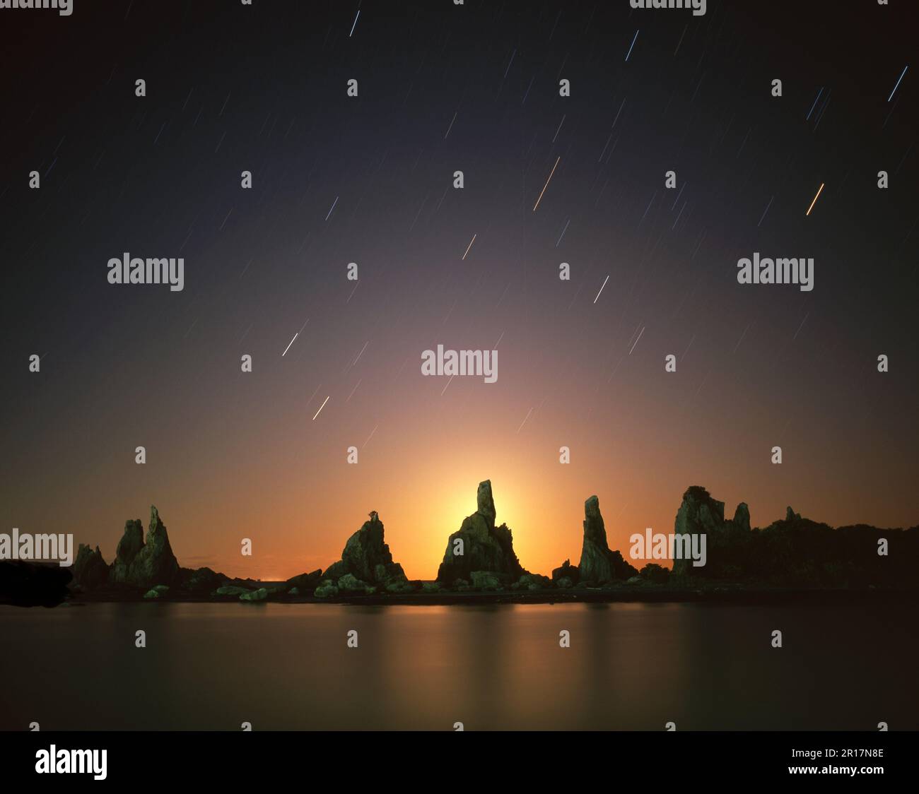 Moonrise silhouette hi-res stock photography and images - Alamy
