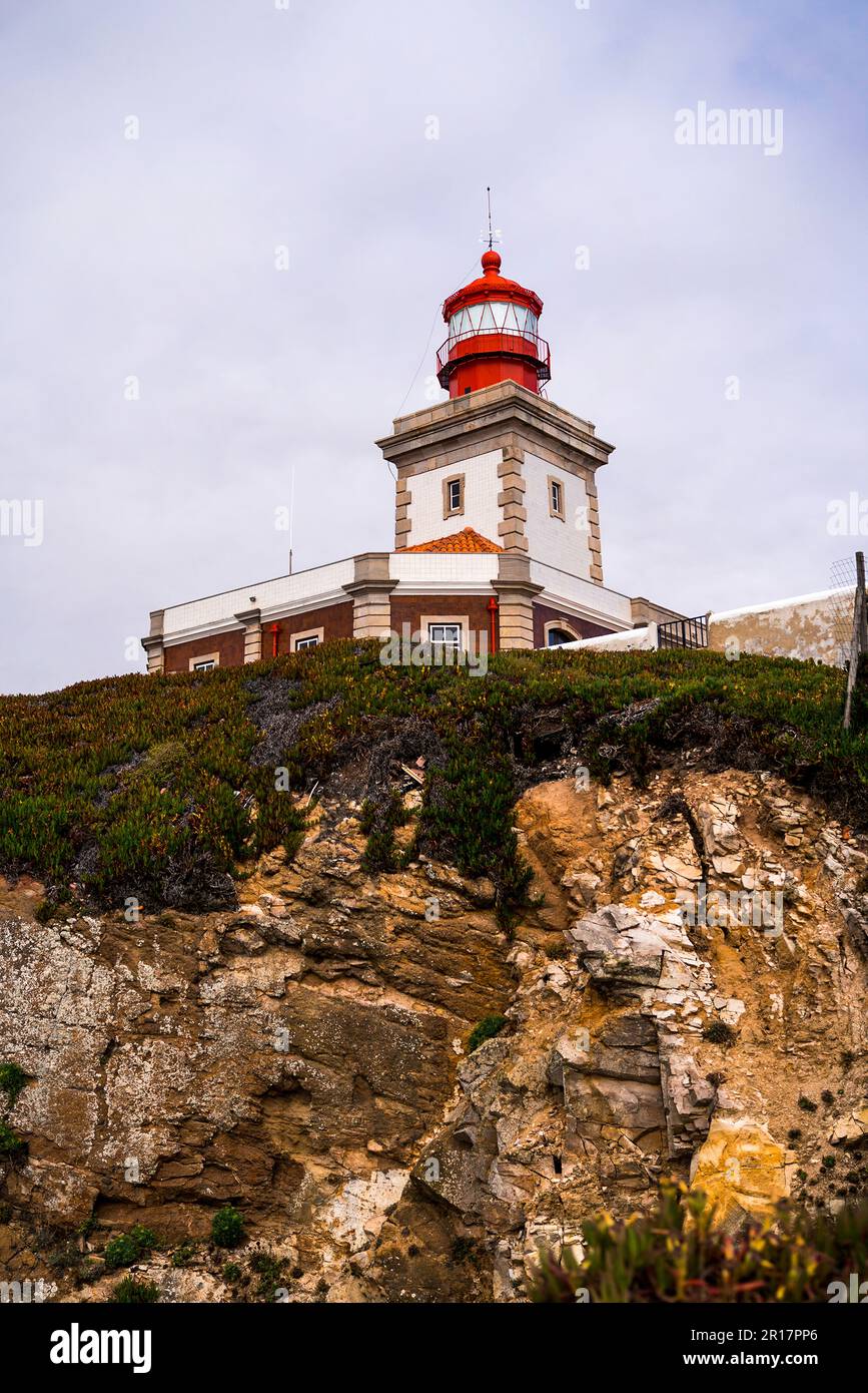 Lighthouse on cliff top hi-res stock photography and images - Alamy