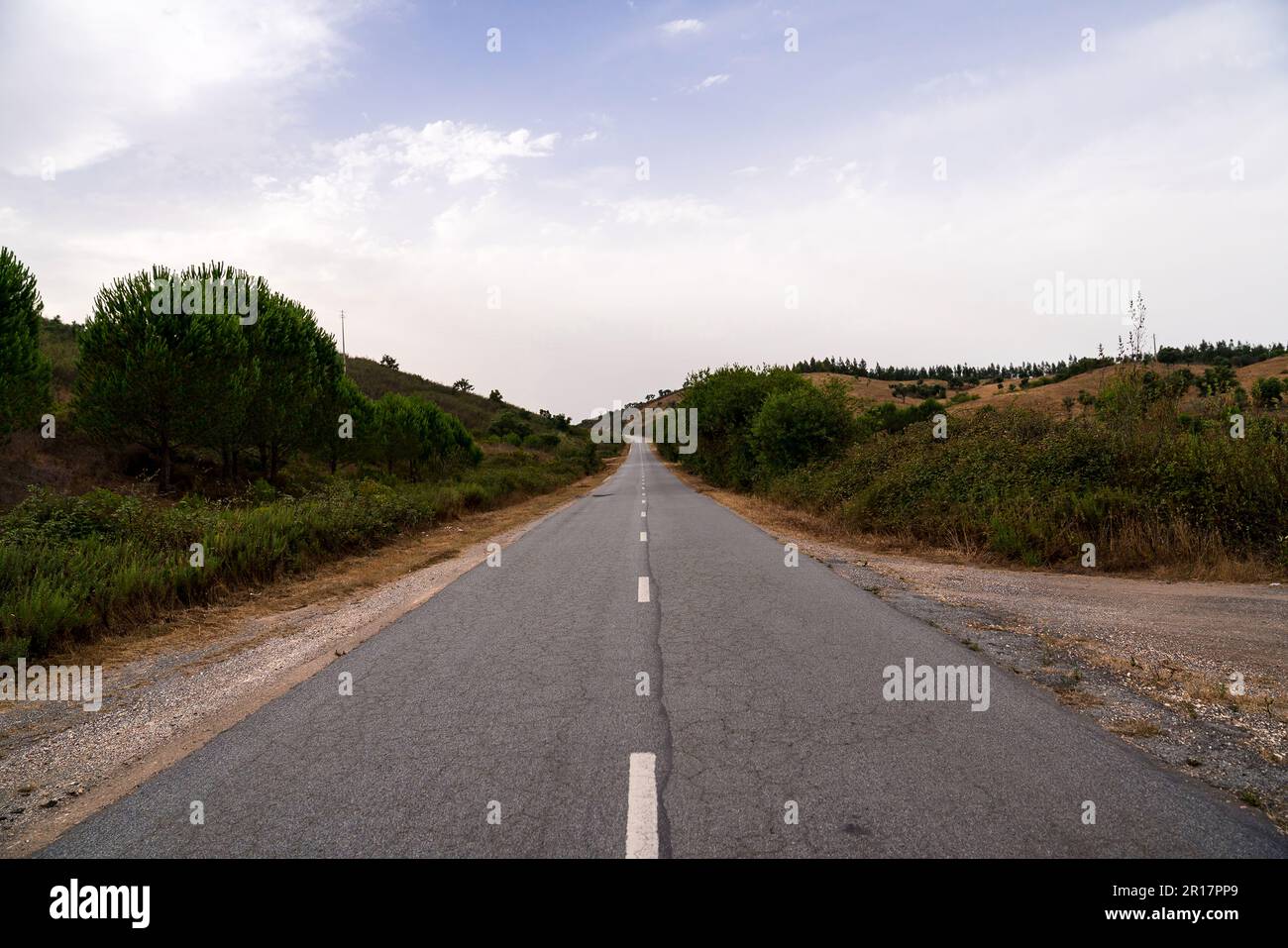 Straight on view empty hi-res stock photography and images - Alamy