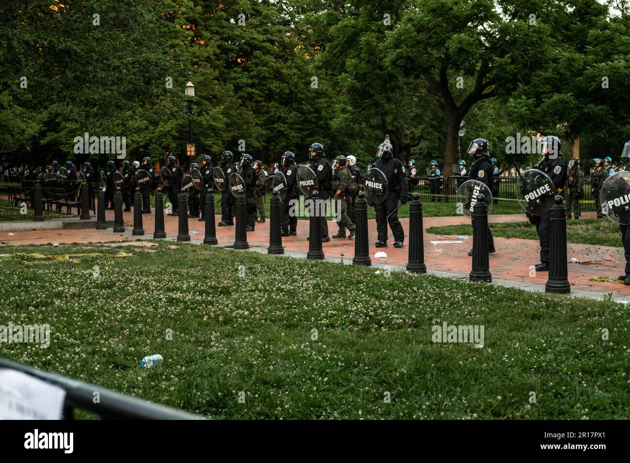 Riot barricade hi-res stock photography and images - Alamy