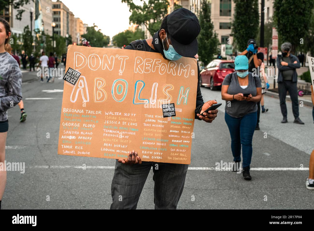 Protect black lives sign hi-res stock photography and images - Alamy