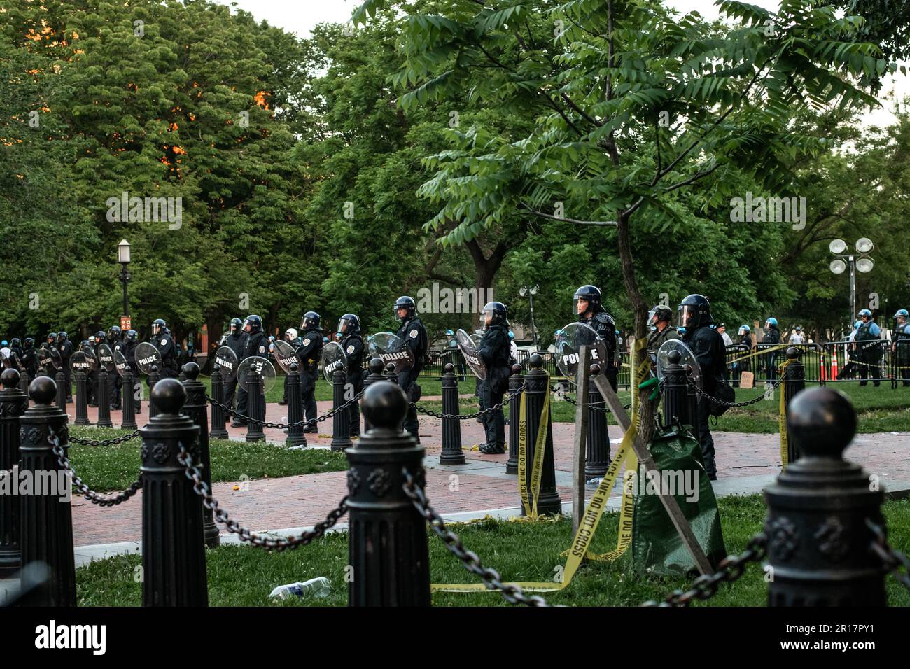 Riot barricade hi-res stock photography and images - Alamy