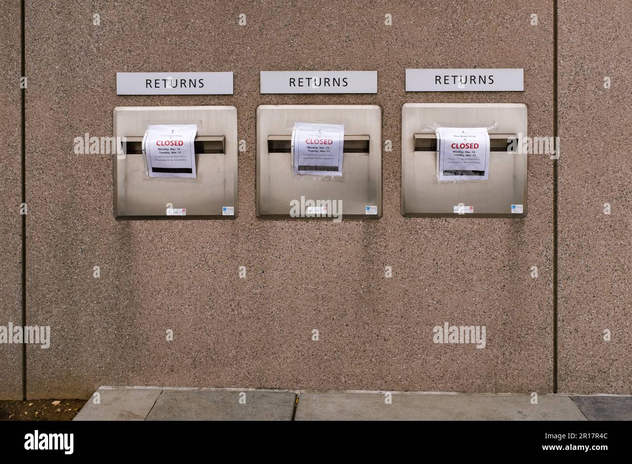 Closed library sign hi-res stock photography and images - Alamy