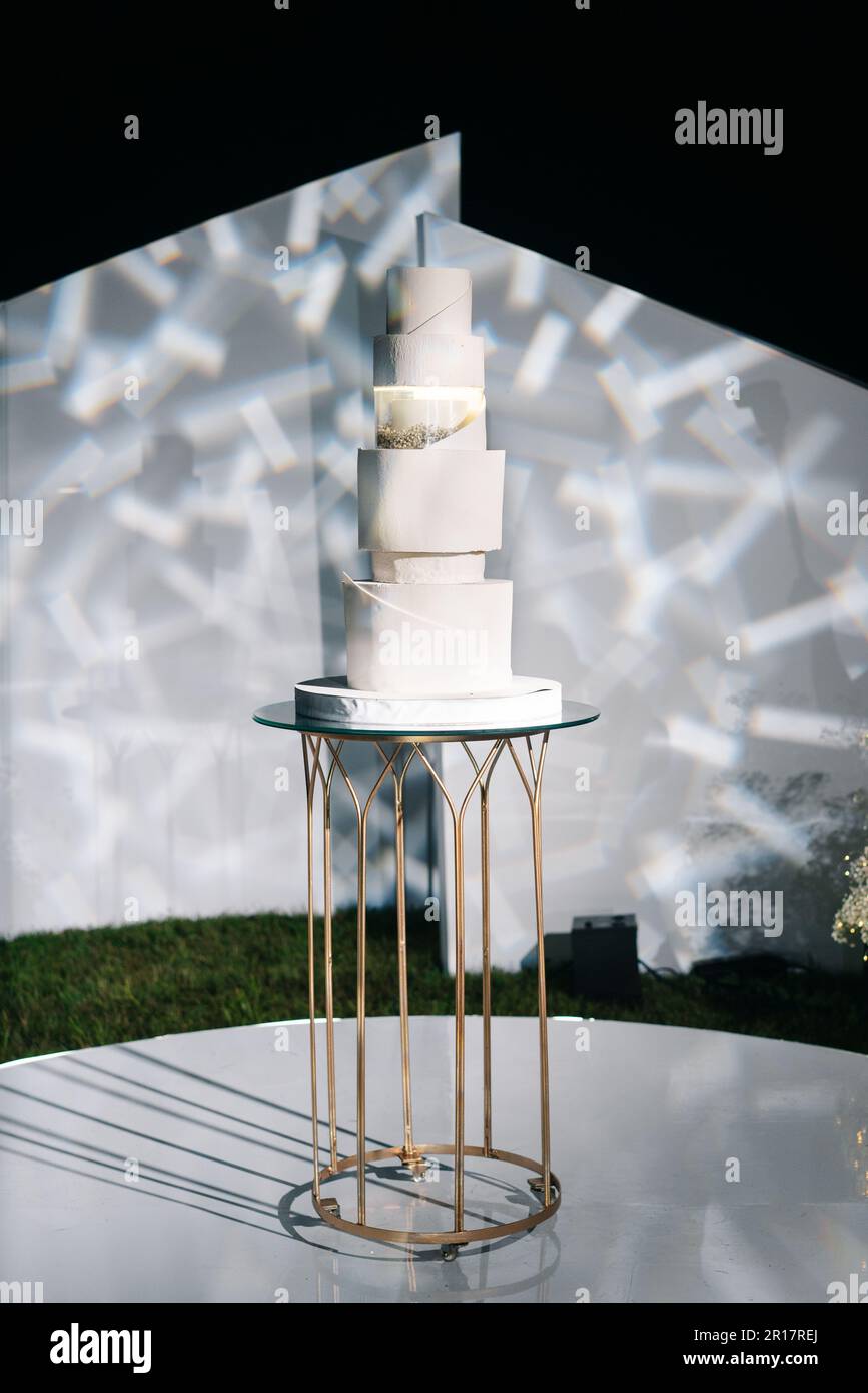 Minimalistic wedding cake on a serving table Stock Photo - Alamy