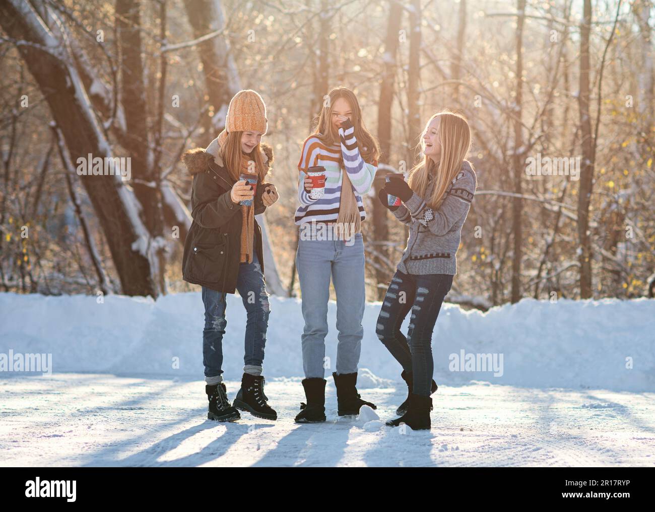 Tween girls hi-res stock photography and images - Alamy