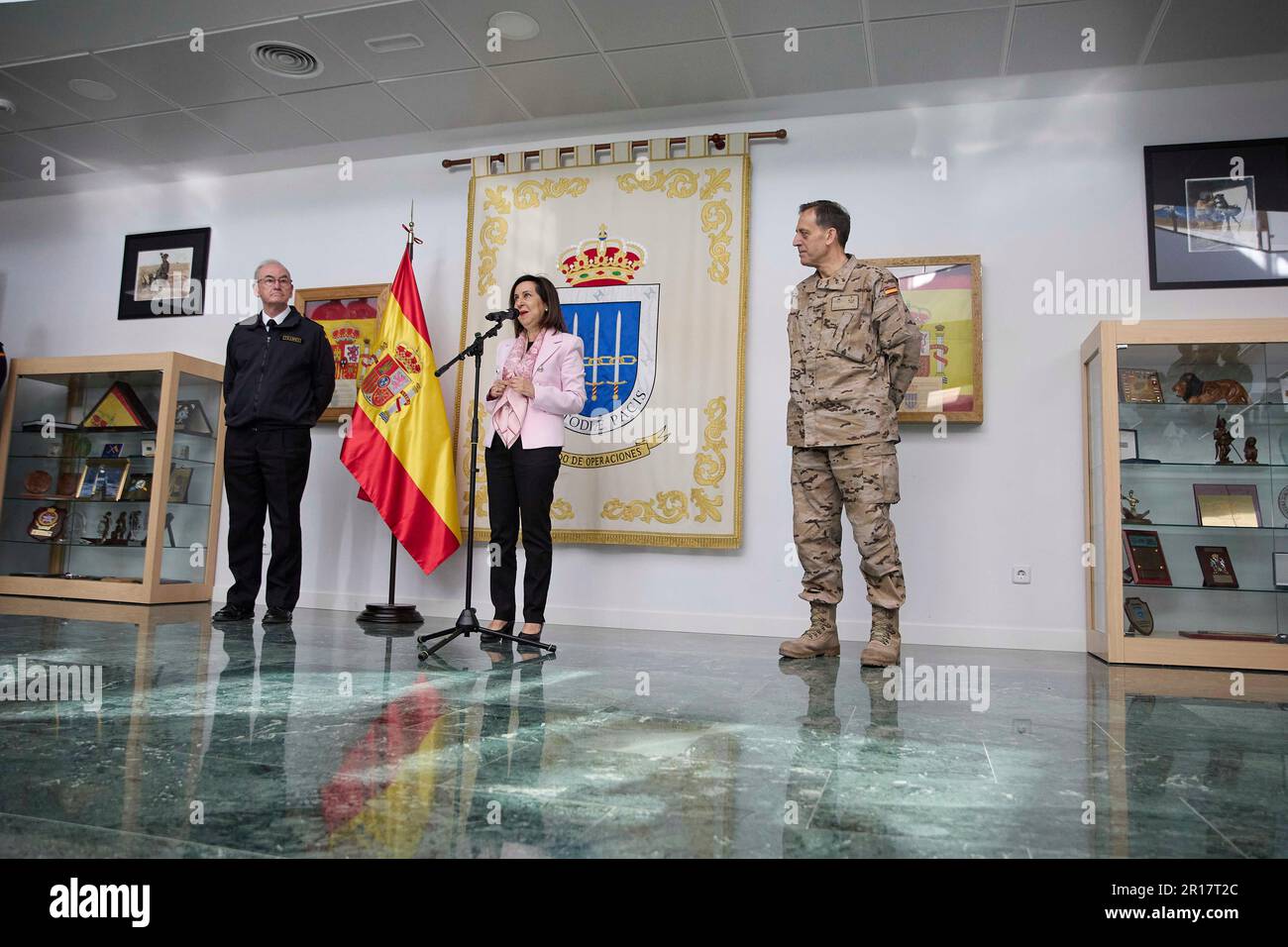 Defense Minister Margarita Robles (c), JEMAD Teodoro Esteban López ...