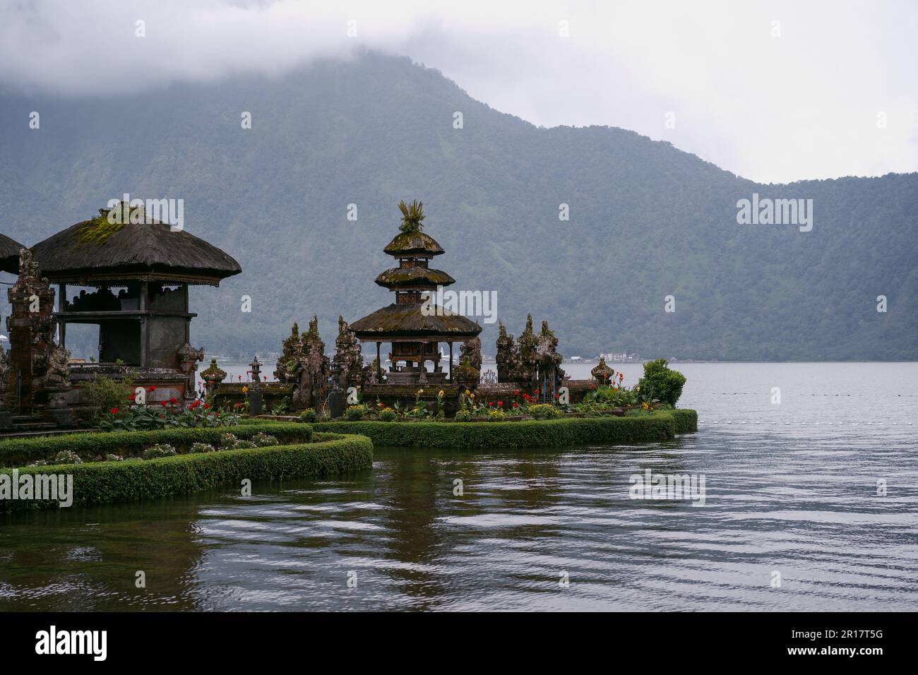 Traditional hindu temple bratan hi-res stock photography and images - Alamy