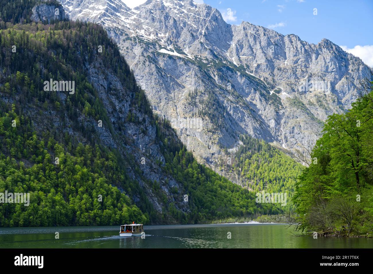 Ship on Kings Lake „Koenigssee“ in Berchtesgaden National Park in nice ...