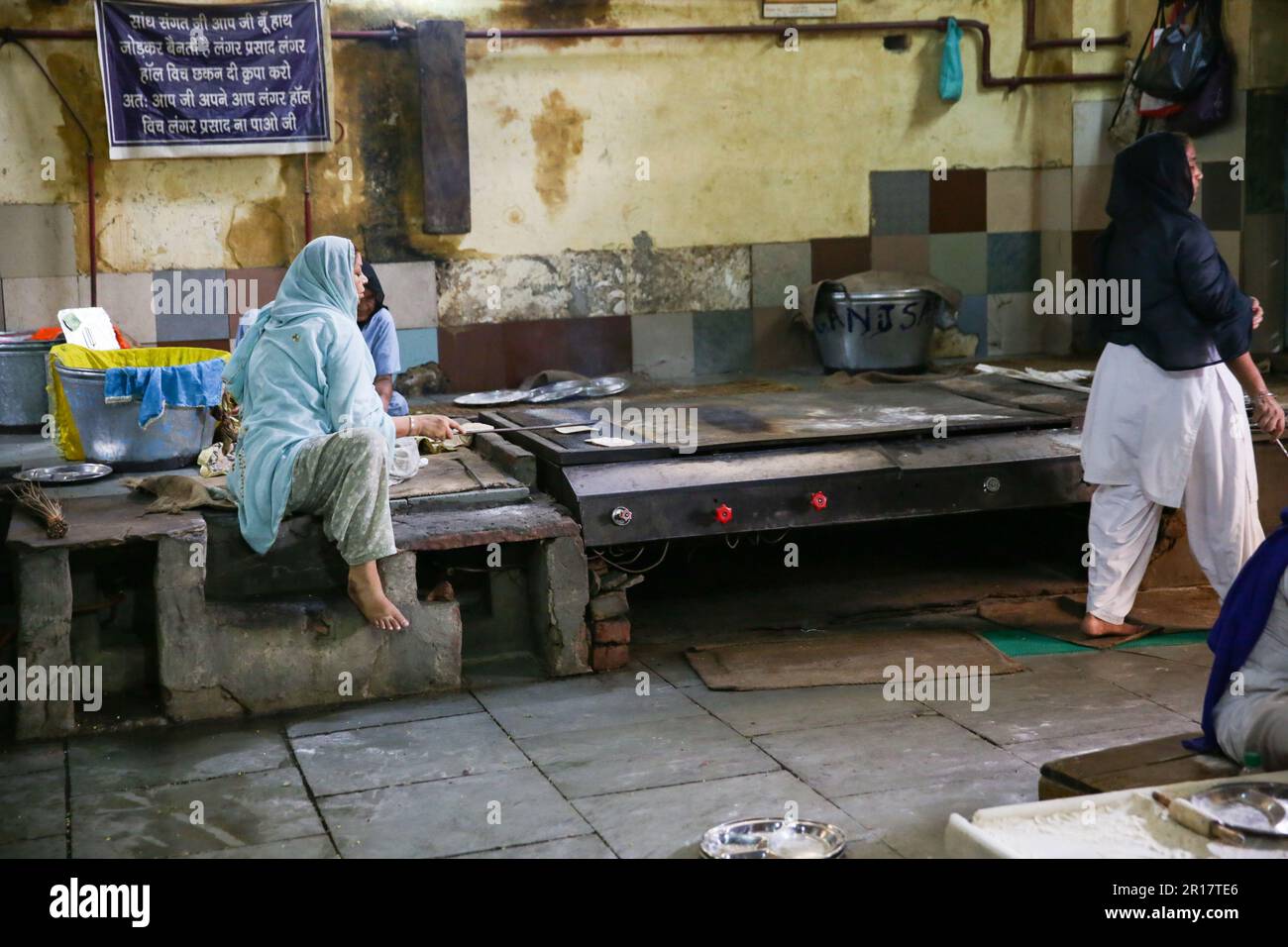 Community Kitchen in a Temple in Delhi India Stock Photo - Alamy