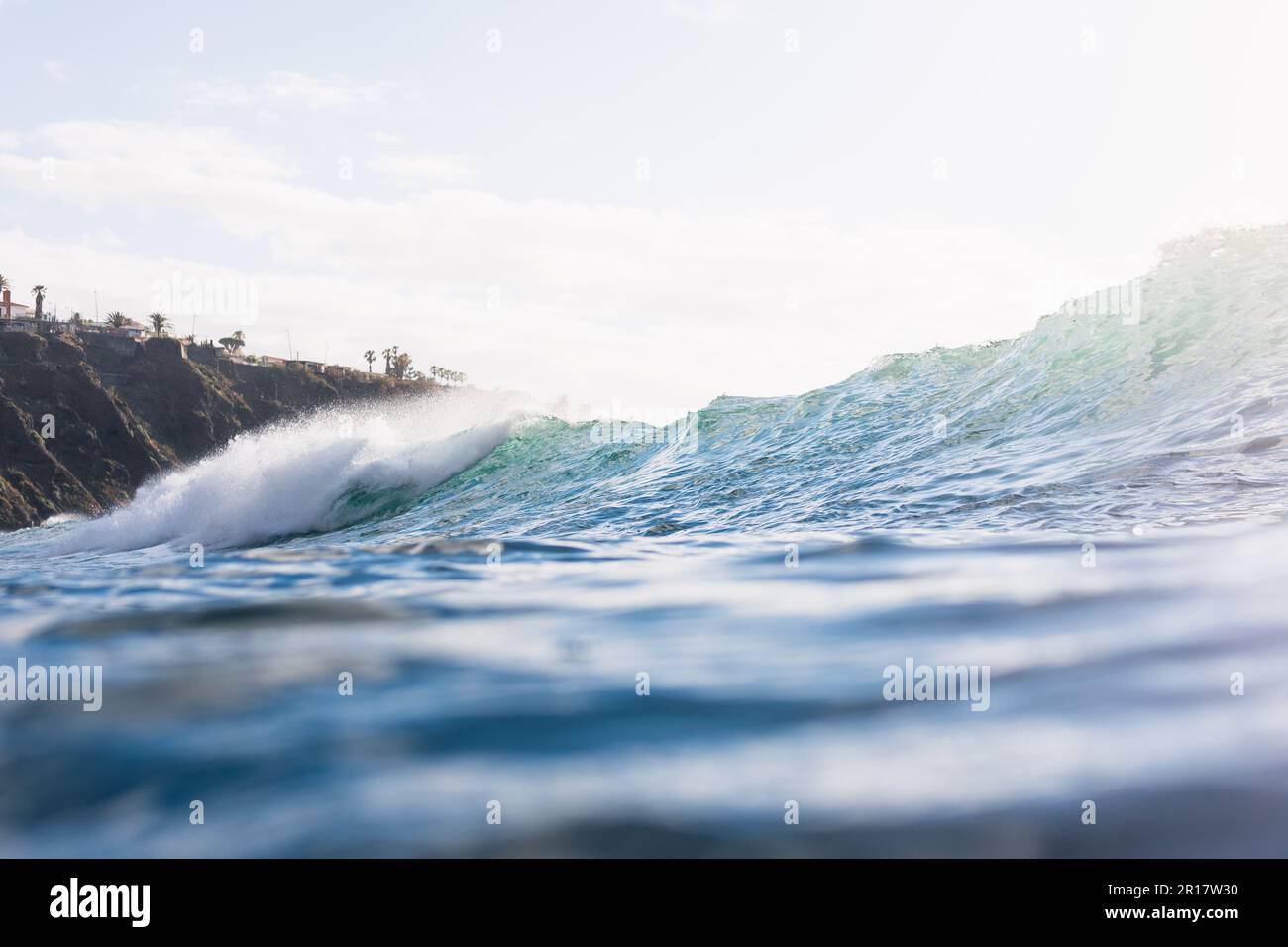 Non breaking wave hi-res stock photography and images - Alamy