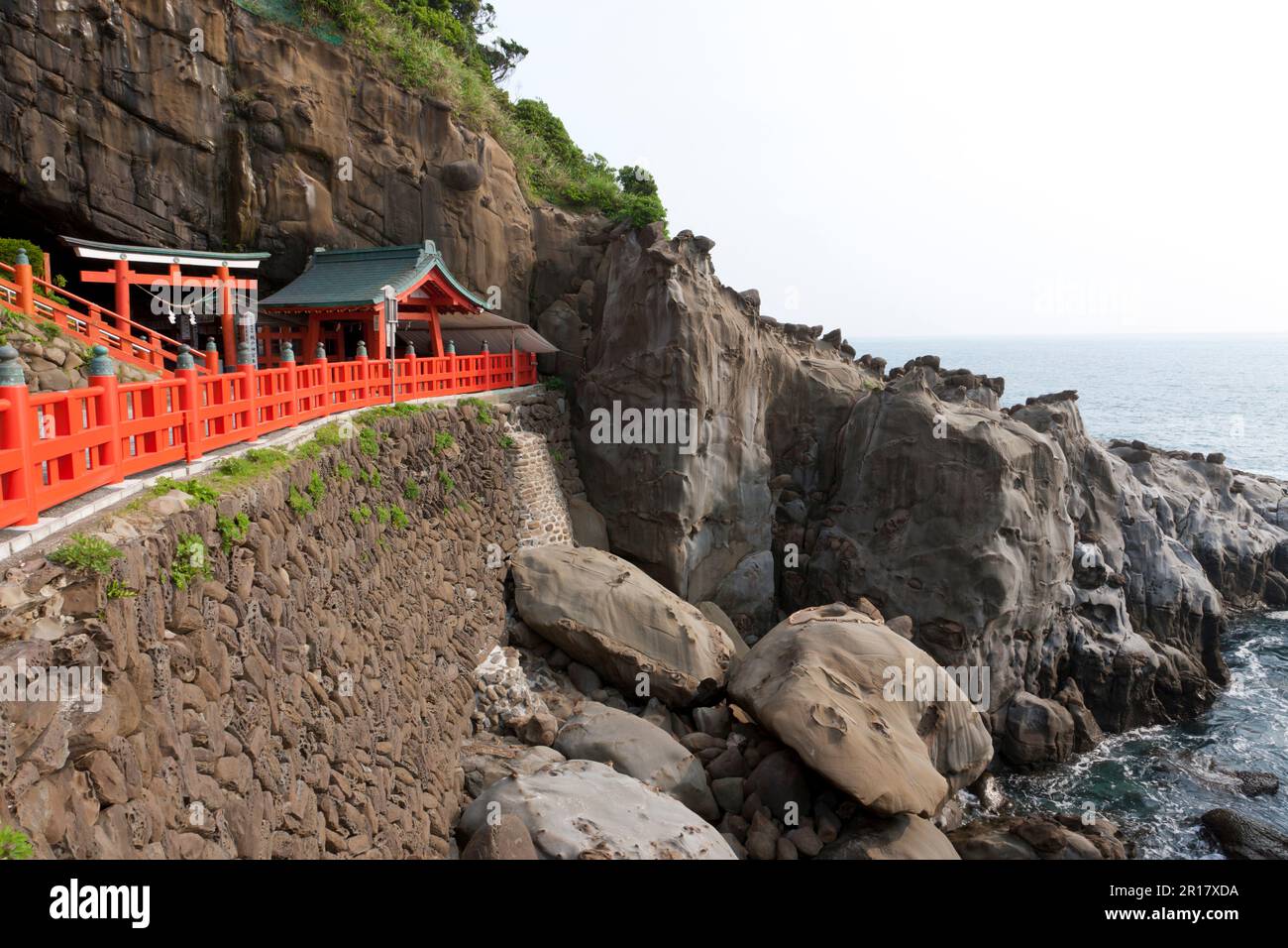 Japan rock shrine hi-res stock photography and images - Alamy