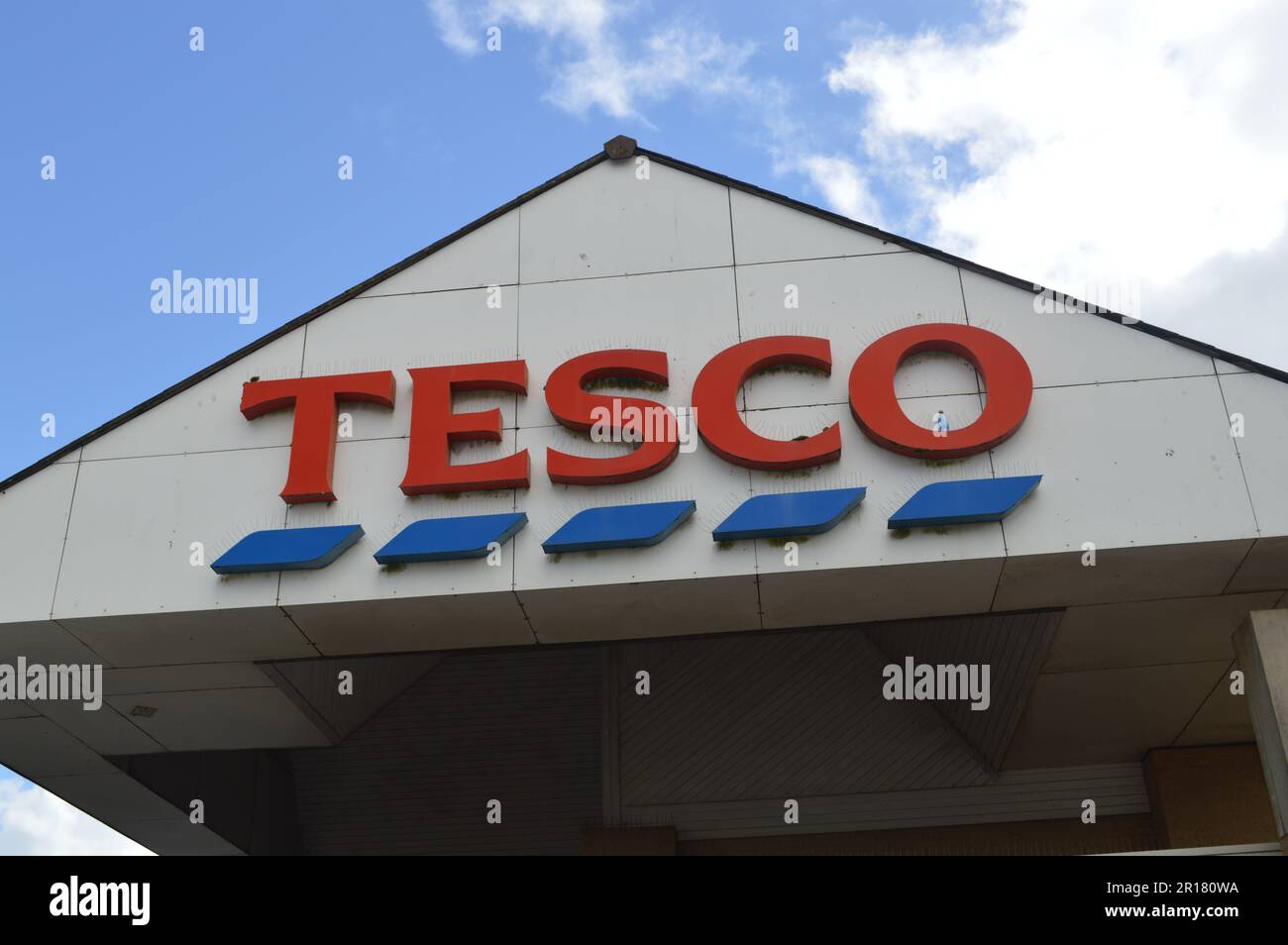 Tesco signage hi-res stock photography and images - Alamy