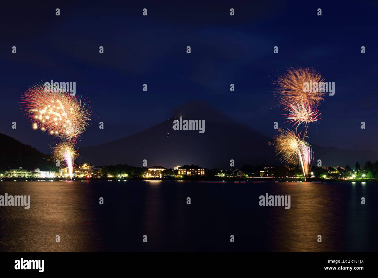 Fireworks Festival of Mount Fuji and Lake Kawaguchi Mountain Opening ...