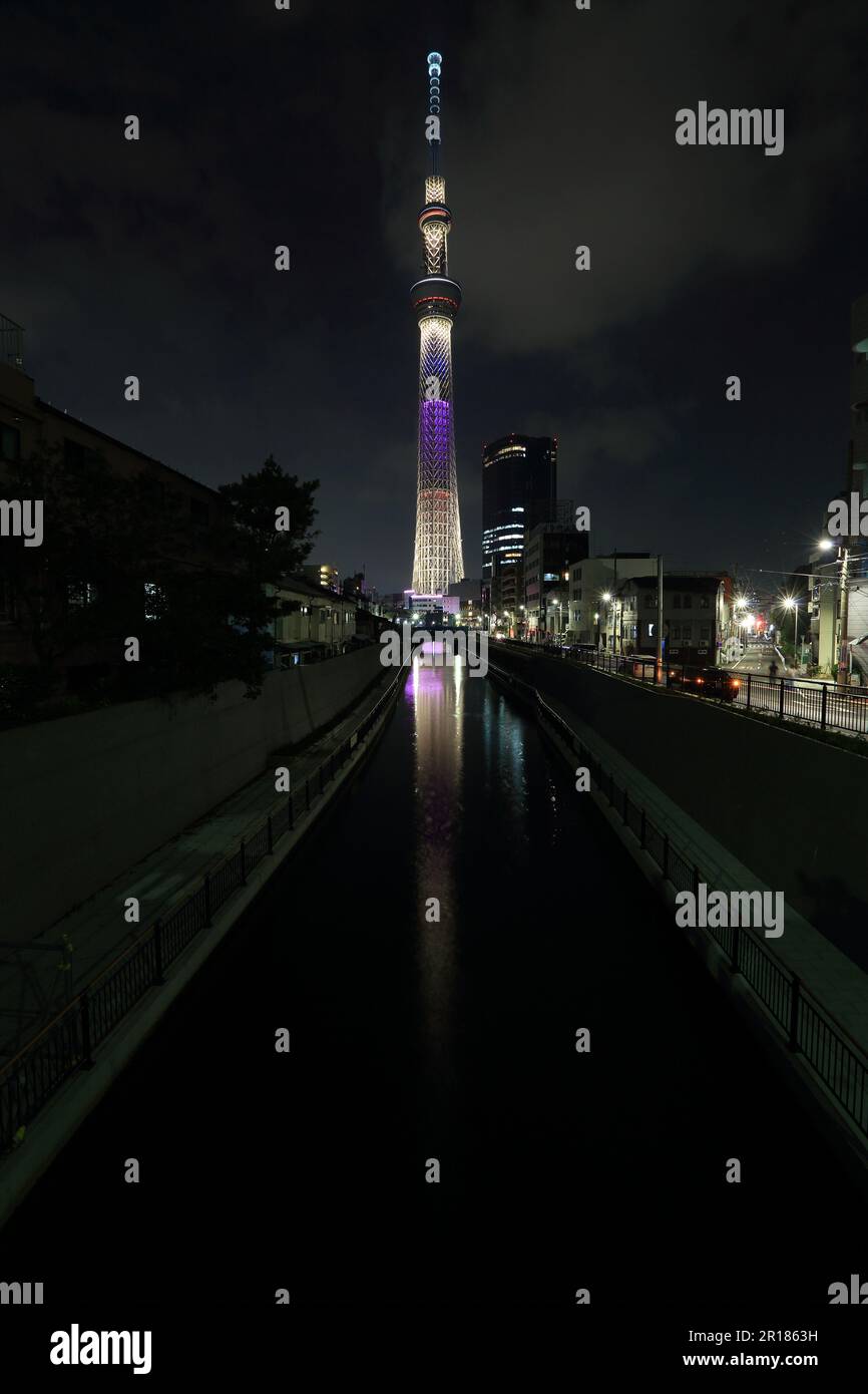 Tokyo Sky Tree was lit up in purple overlooking than Jitsuken Bridge ...