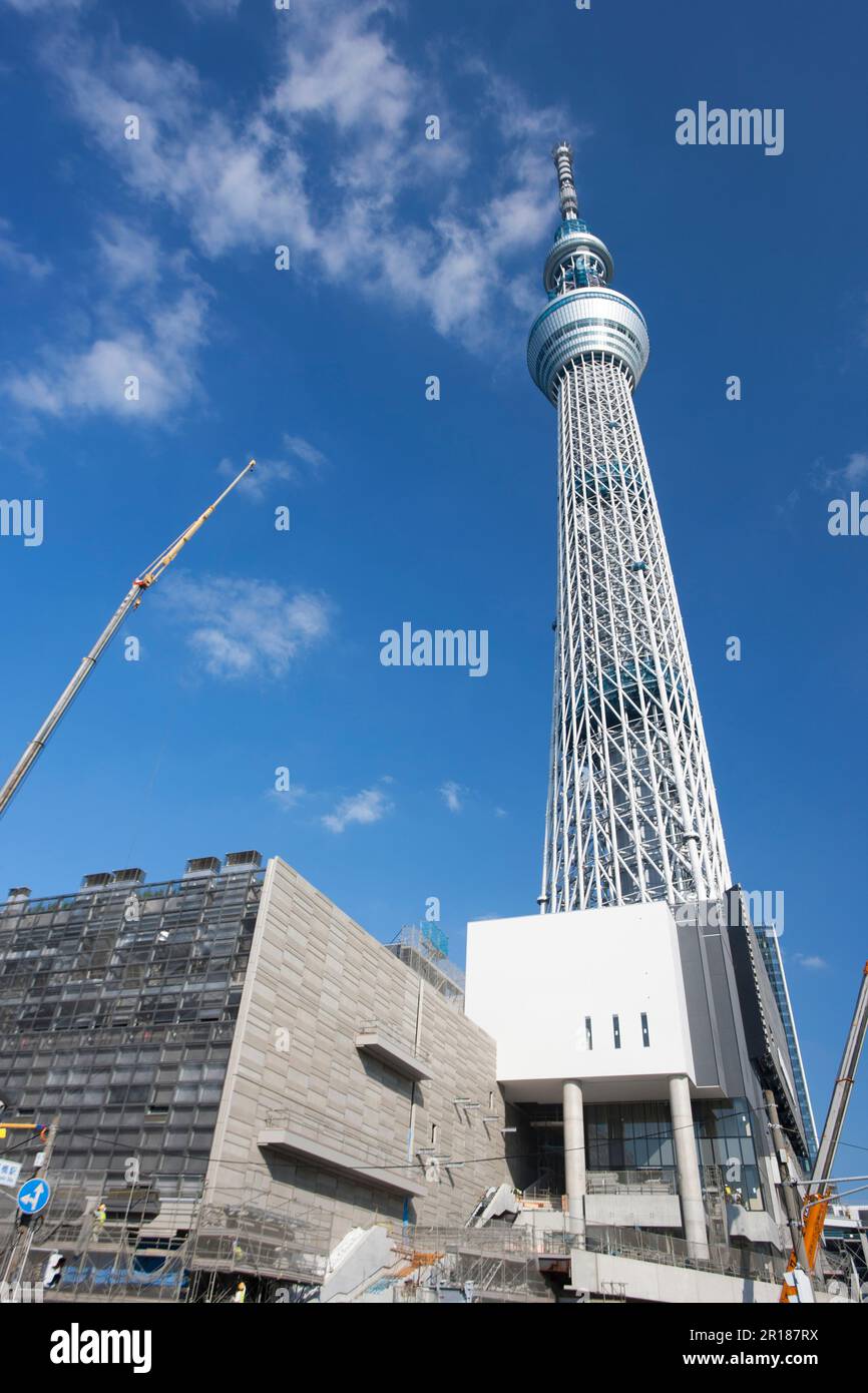 Tokyo sky tree under construction Stock Photo - Alamy