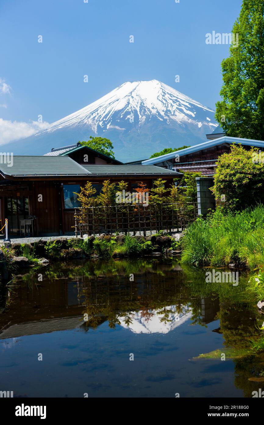Oshino Hakkai Kagami pond and Mt. Fuji Stock Photo - Alamy