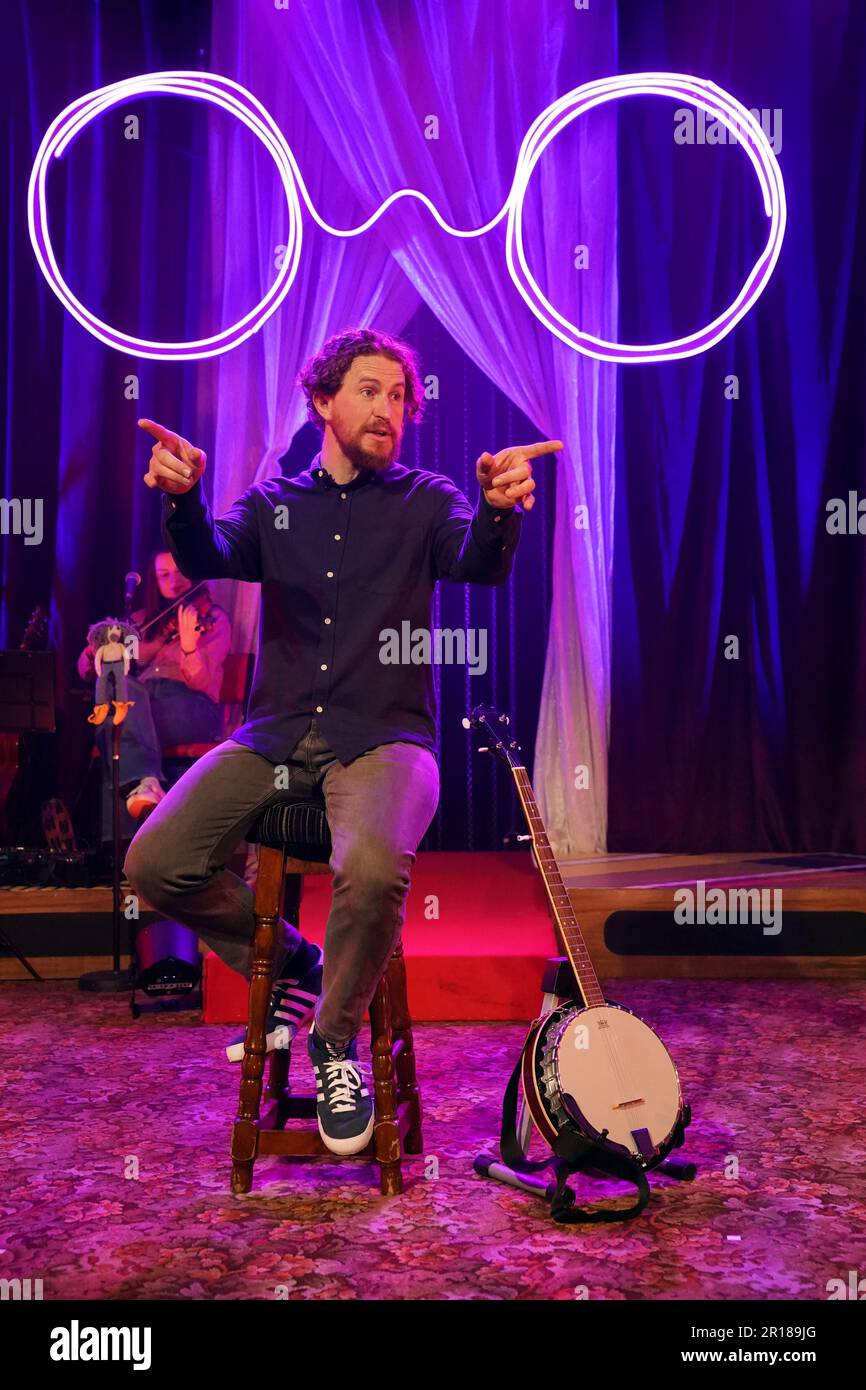 The cast of Dear Billy, actor and writer Gary McNair rehearsing in full ...