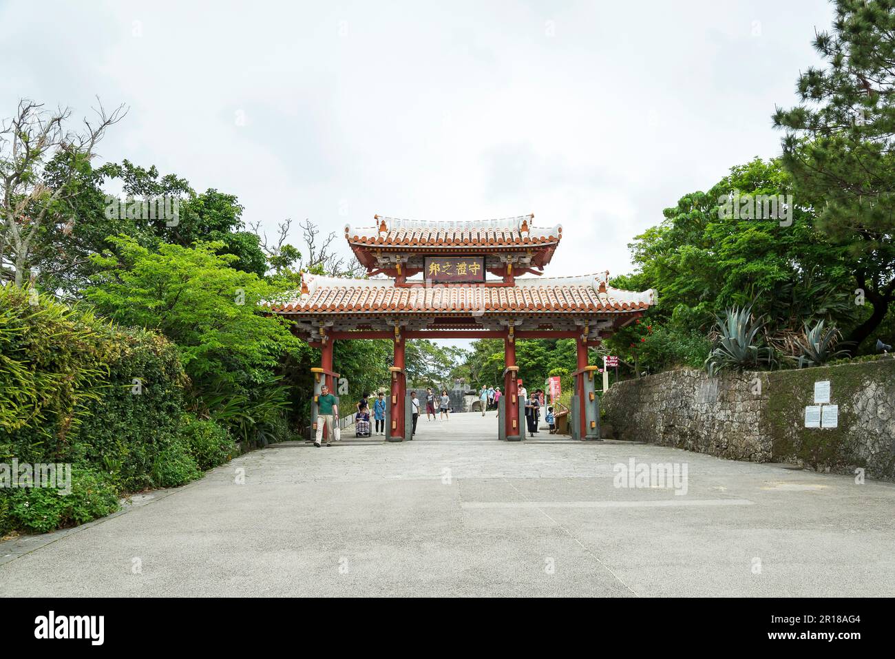 Shureimon gate shuri castle hi-res stock photography and images - Alamy