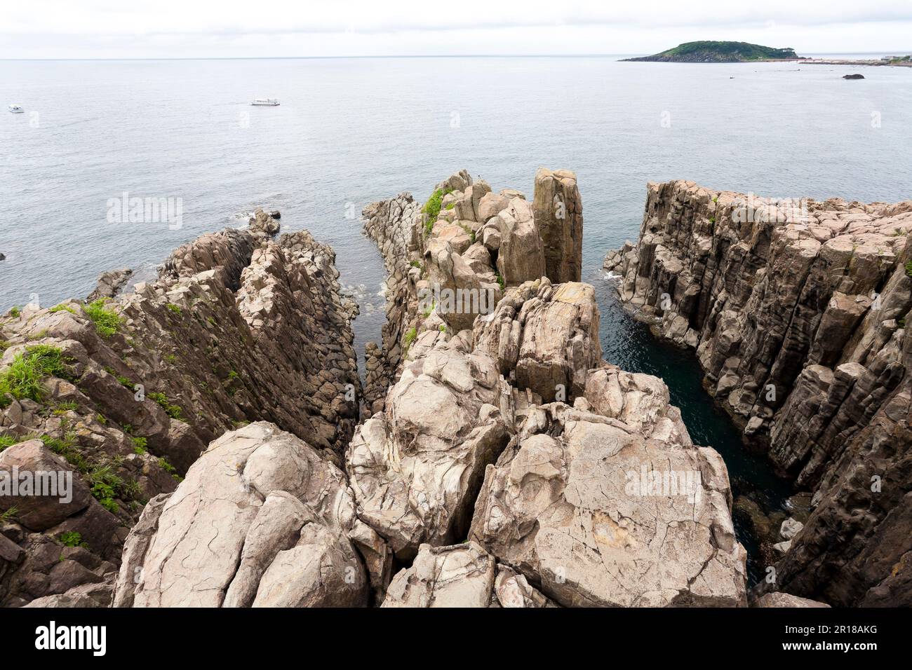 Tojinbo - Cliffs facing the Sea of Japan Stock Photo - Alamy