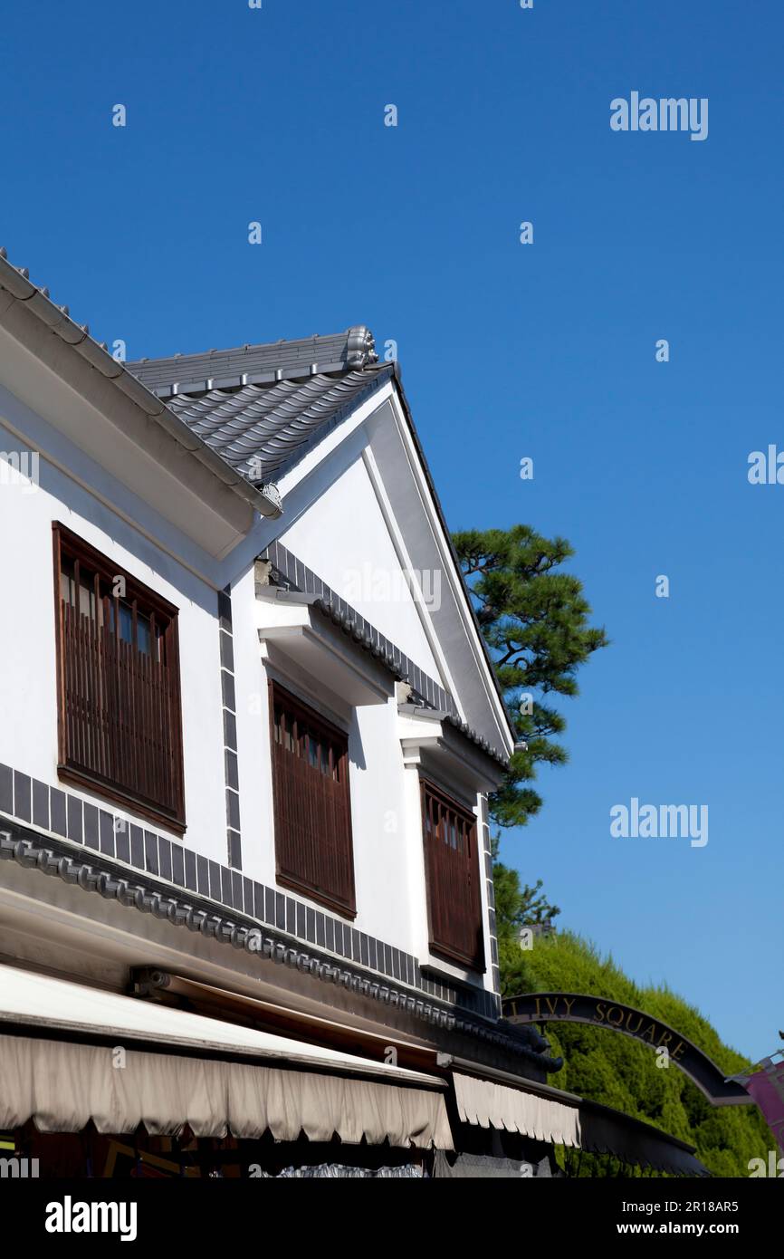 White-walled buildings, Kurashiki Bikan Historical Quarter Stock Photo ...
