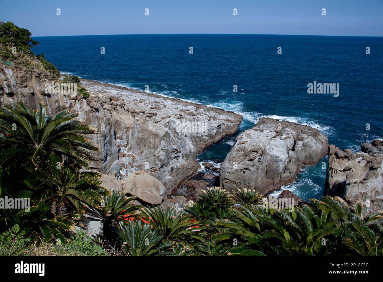 Japan rock shrine hi-res stock photography and images - Alamy