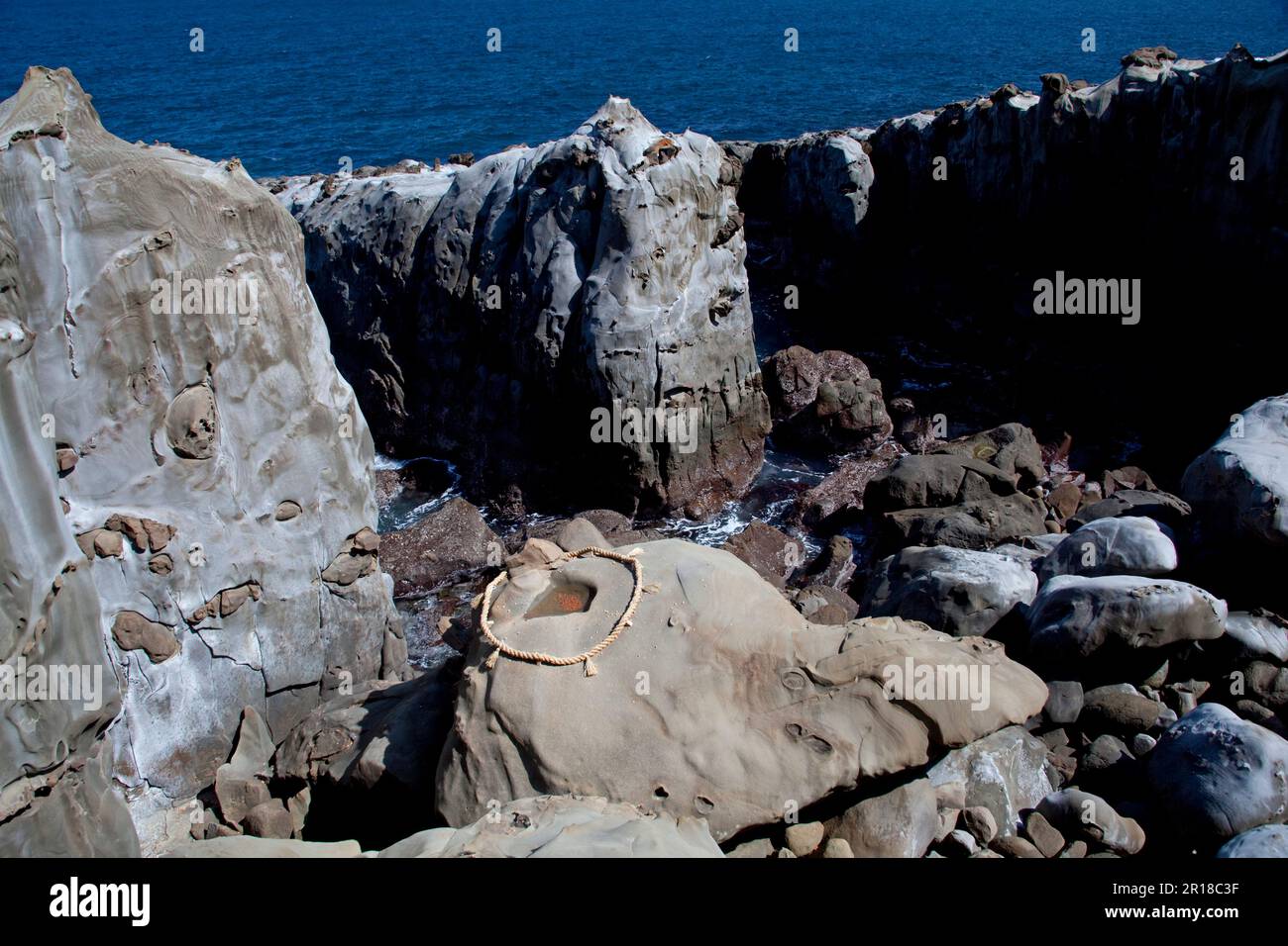 Shaped rocks hi-res stock photography and images - Alamy