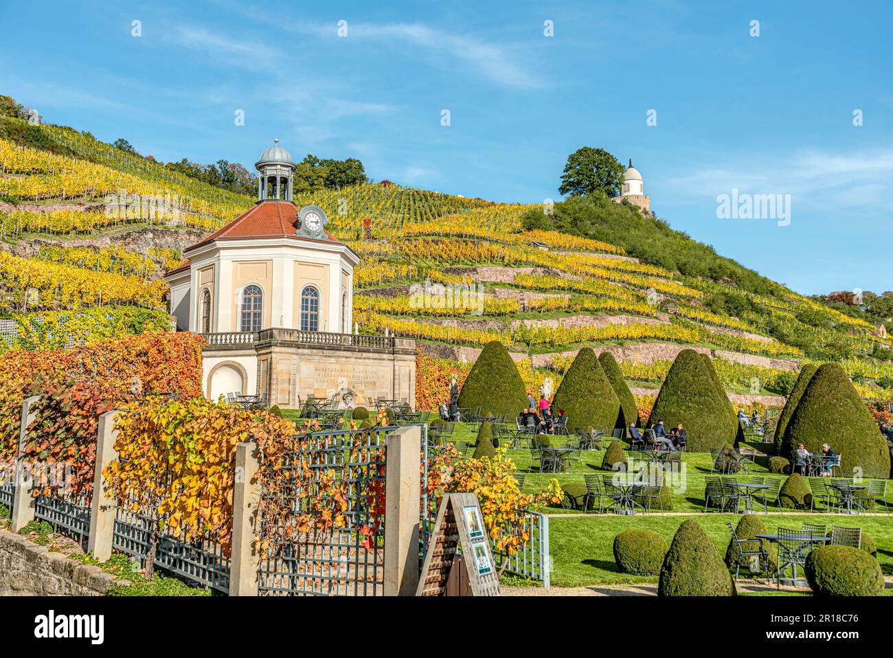 Belvedere Pavillion des Weingutes Schloss Wackerbarth im Herbst ...