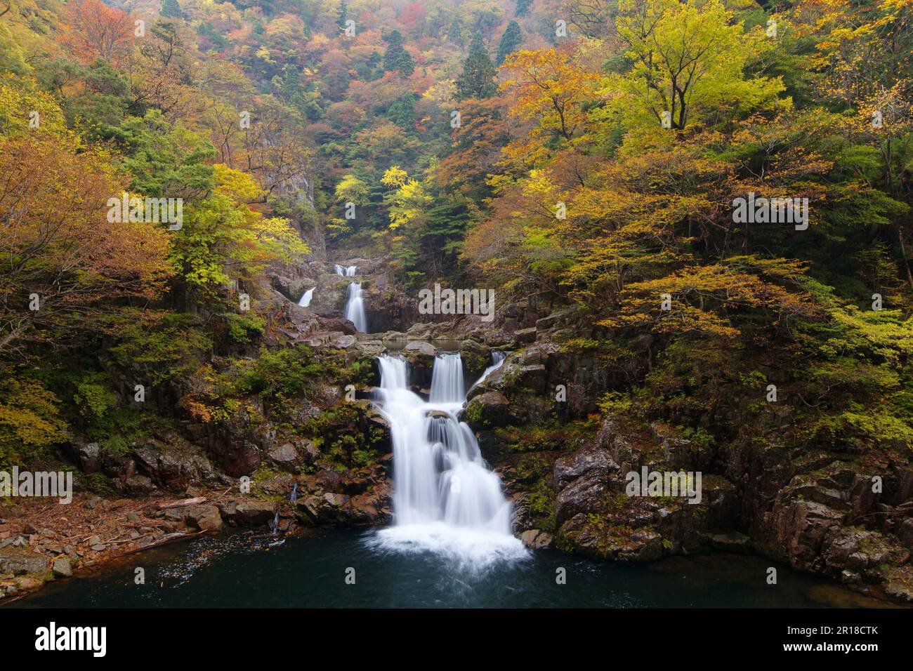 Mitsudaki of Sandan-Kyo of autumn leaves Stock Photo - Alamy