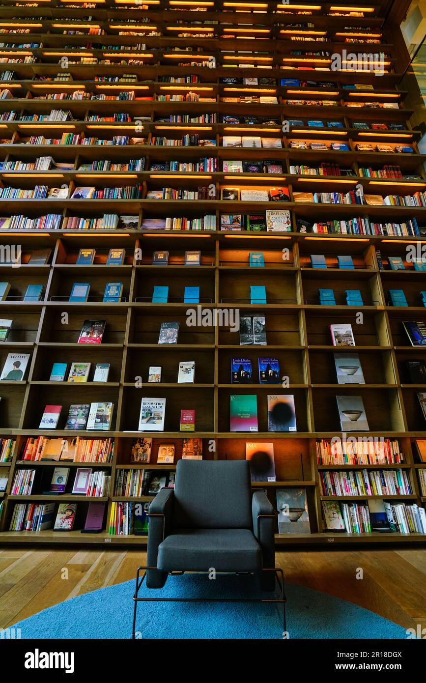 Lots books hi-res stock photography and images - Alamy