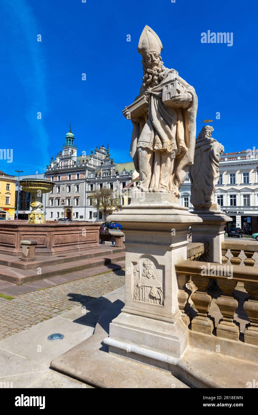 Mariansky Sloup (1682) a Radnice (1887), Karlovo Namesti, Kolín ...