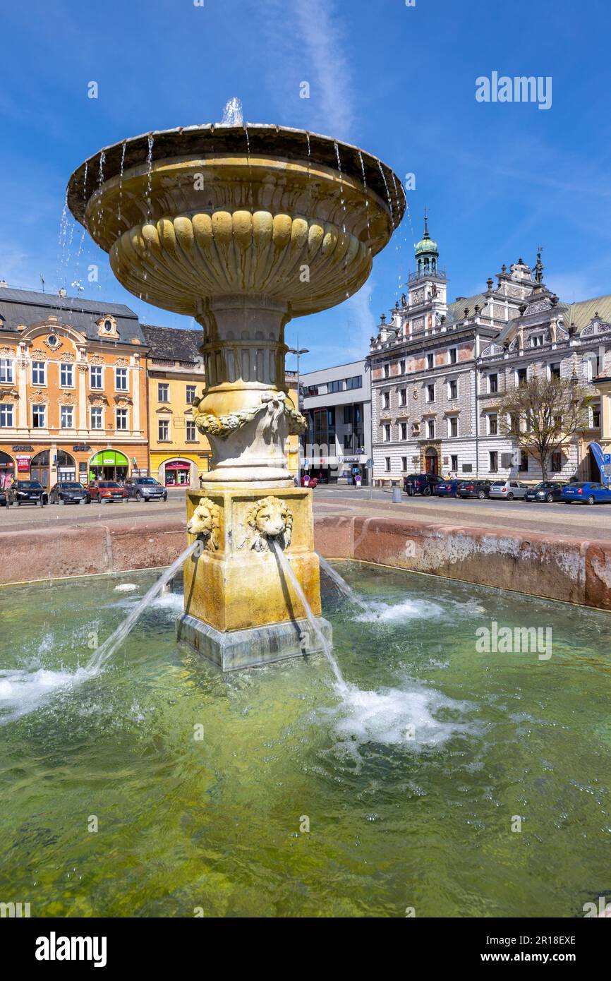 Mariansky Sloup (1682) a Radnice (1887), Karlovo Namesti, Kolín ...