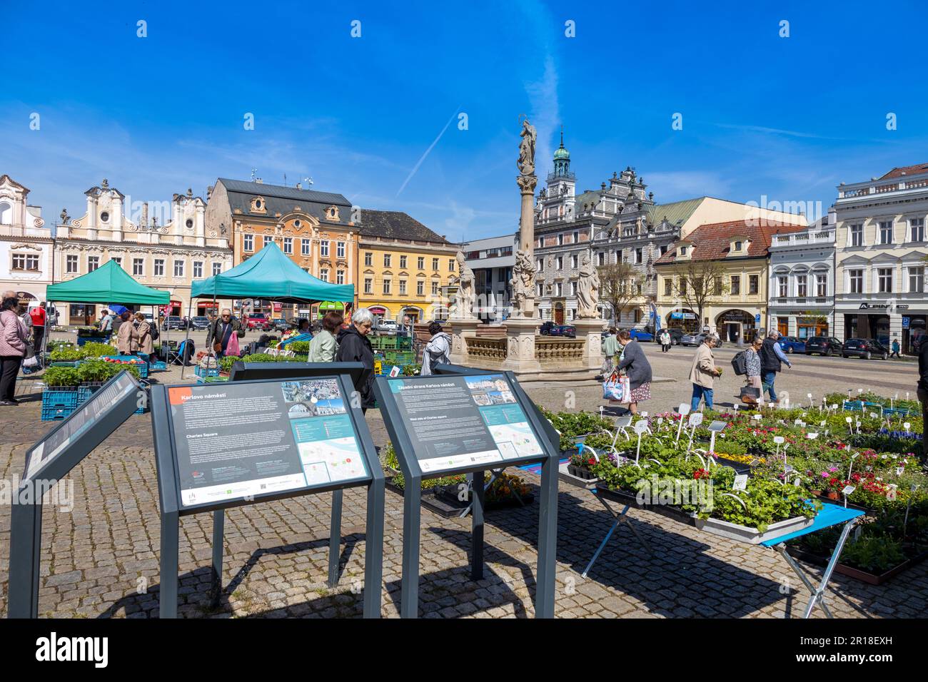 Mariansky Sloup (1682) a Radnice (1887), Karlovo Namesti, Kolín ...