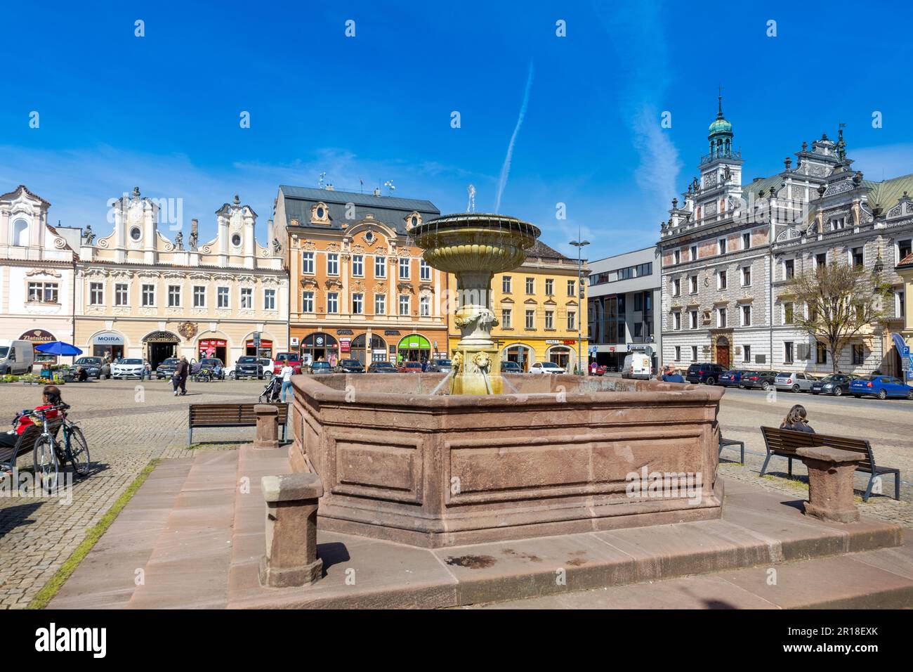 Mariansky Sloup (1682) a Radnice (1887), Karlovo Namesti, Kolín ...