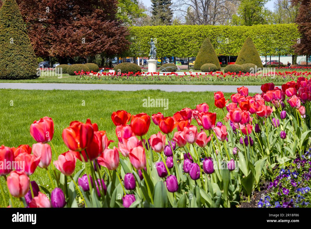 Socha Léda s labutí (Břetislav Benda) and park promenade, spa town ...
