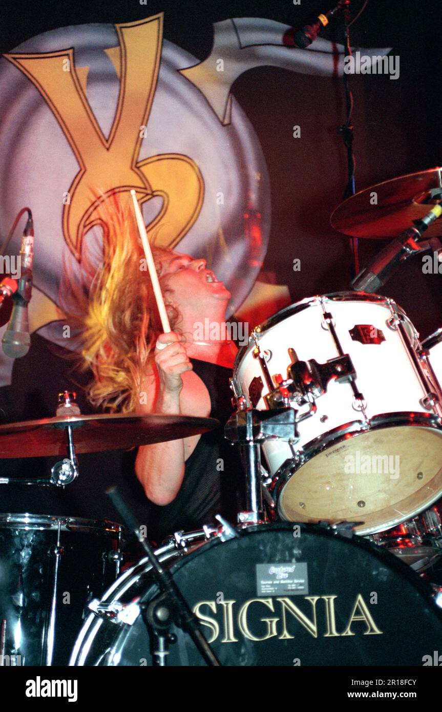 Larry howe drummer hi-res stock photography and images - Alamy