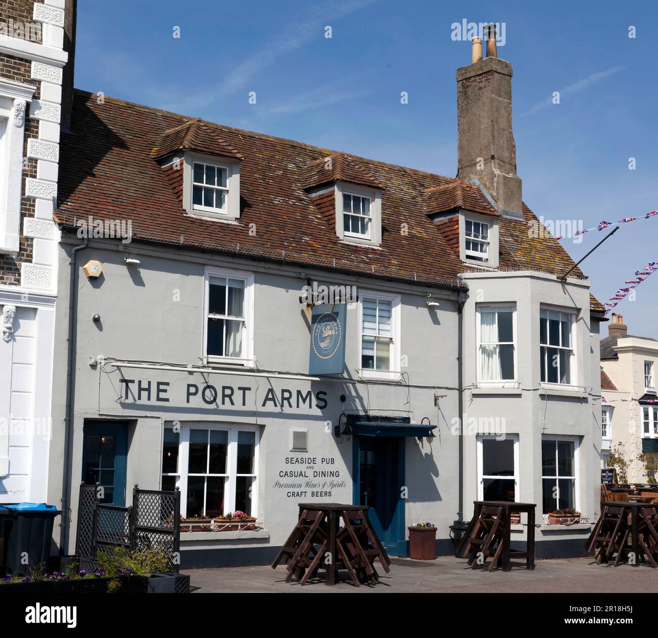 Port arms hi-res stock photography and images - Alamy