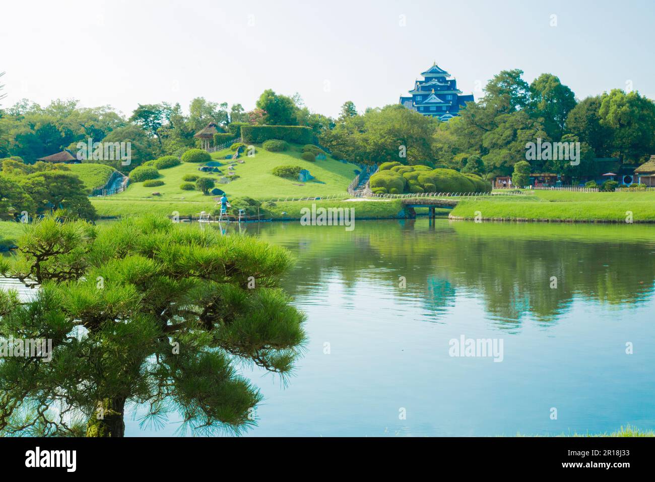 Korakuen garden and Okayama Castle Stock Photo - Alamy