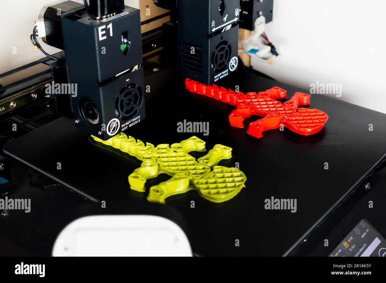 Dual extruder 3d printer which is printing two bicolor model, idex ...