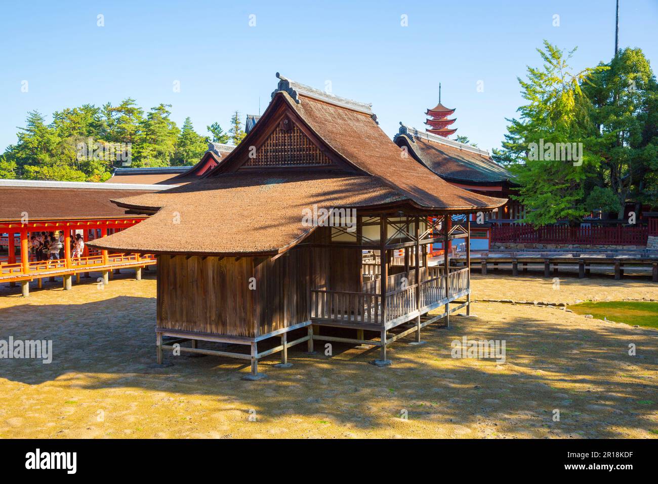 Itsukushima shrine itsukushima jinja hi-res stock photography and ...