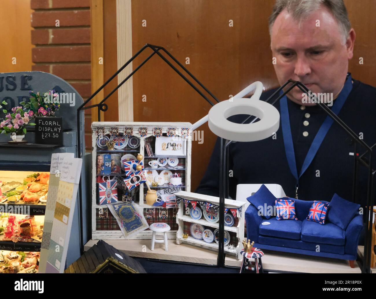 Dollshouse family hi-res stock photography and images - Alamy