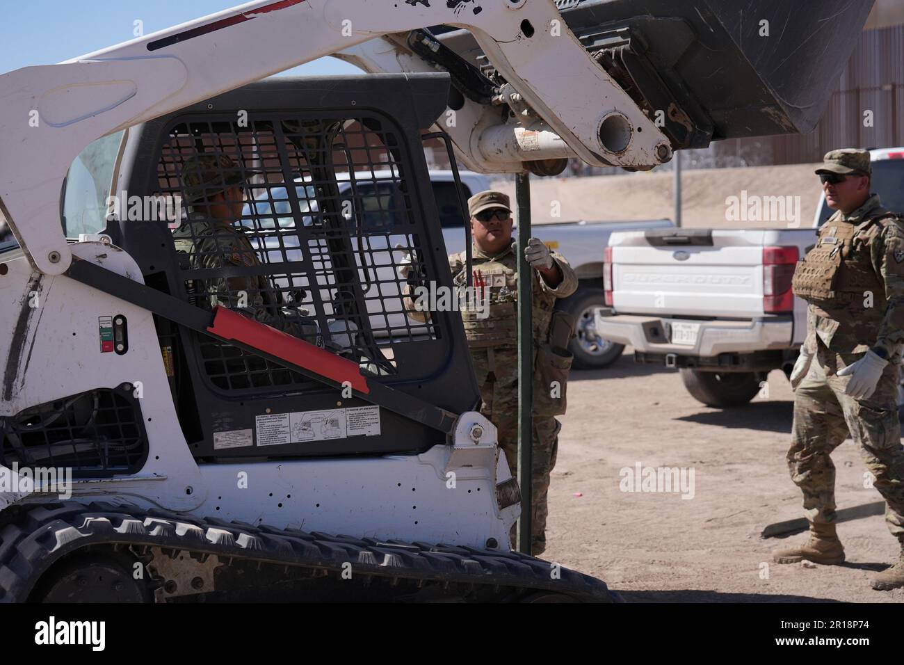 Members of the Operation Lone Star Task Force West and Texas Tactical ...