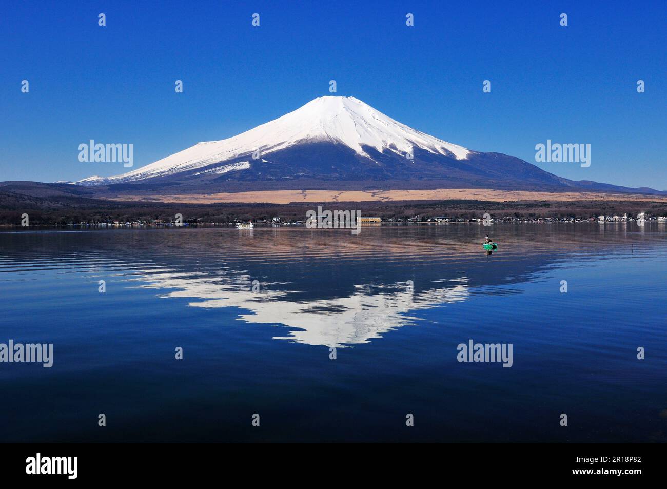 Inverse reflection of Mt. Fuji in Yamanaka Lake Stock Photo - Alamy