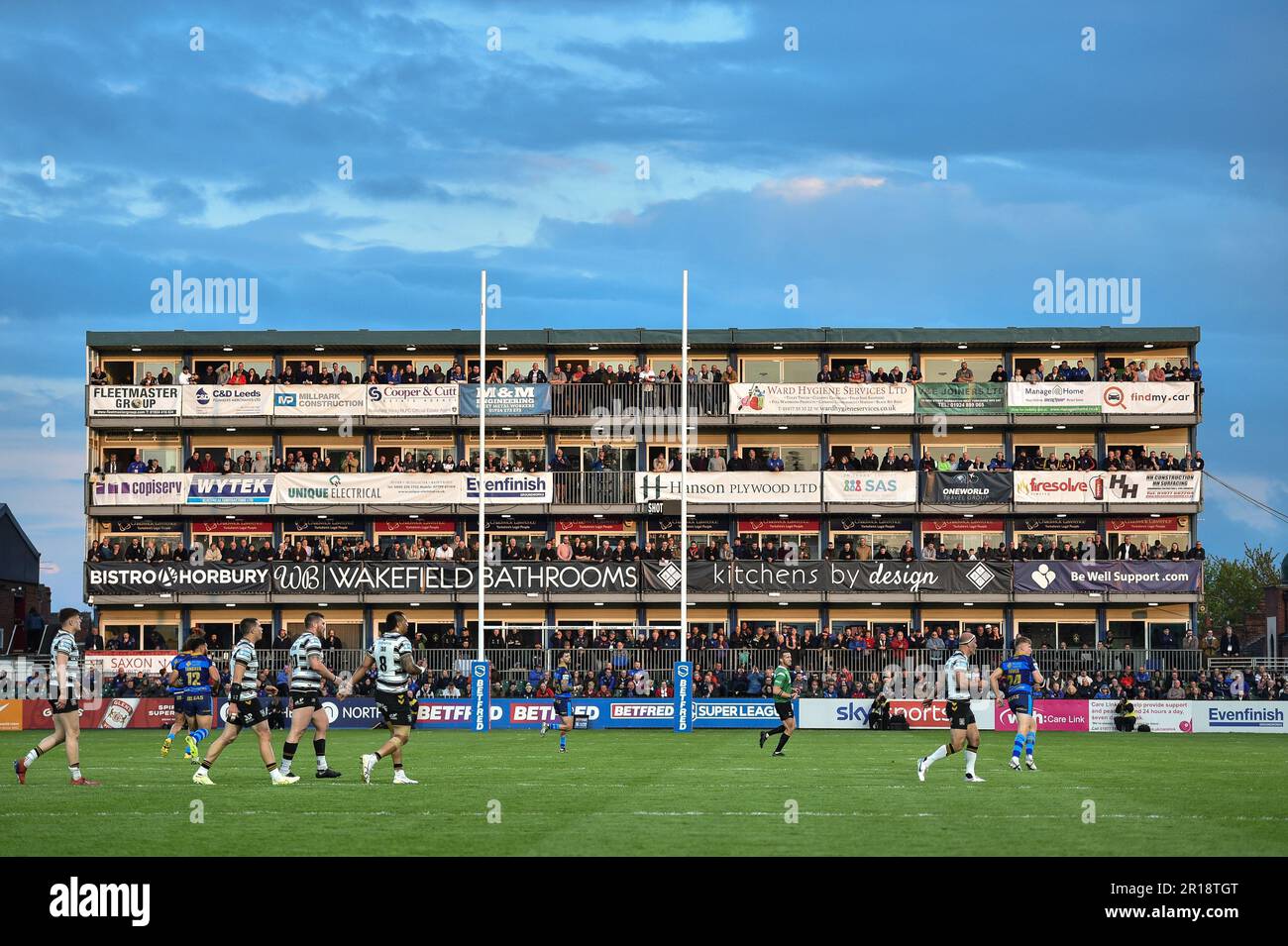 Wakefield rugby be well support stadium hi-res stock photography and ...