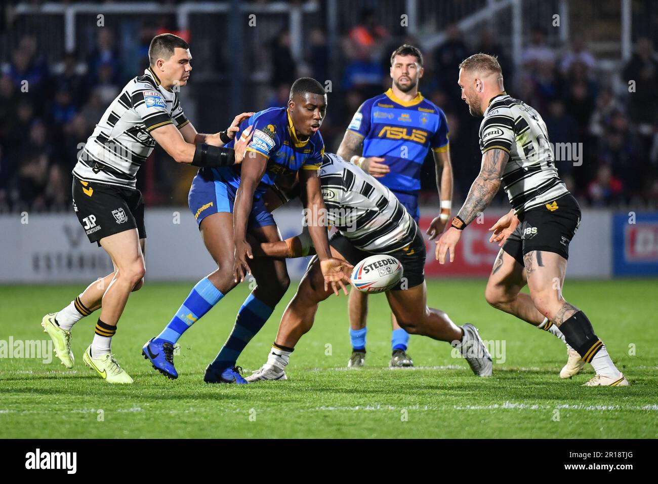 Wakefield, England - 11th May 2023 - Wakefield Trinity's Sam Eseh loses ...
